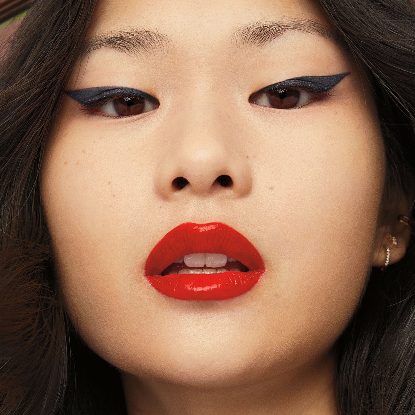 Cómo crear los mejores looks con labial negro, Maybelline