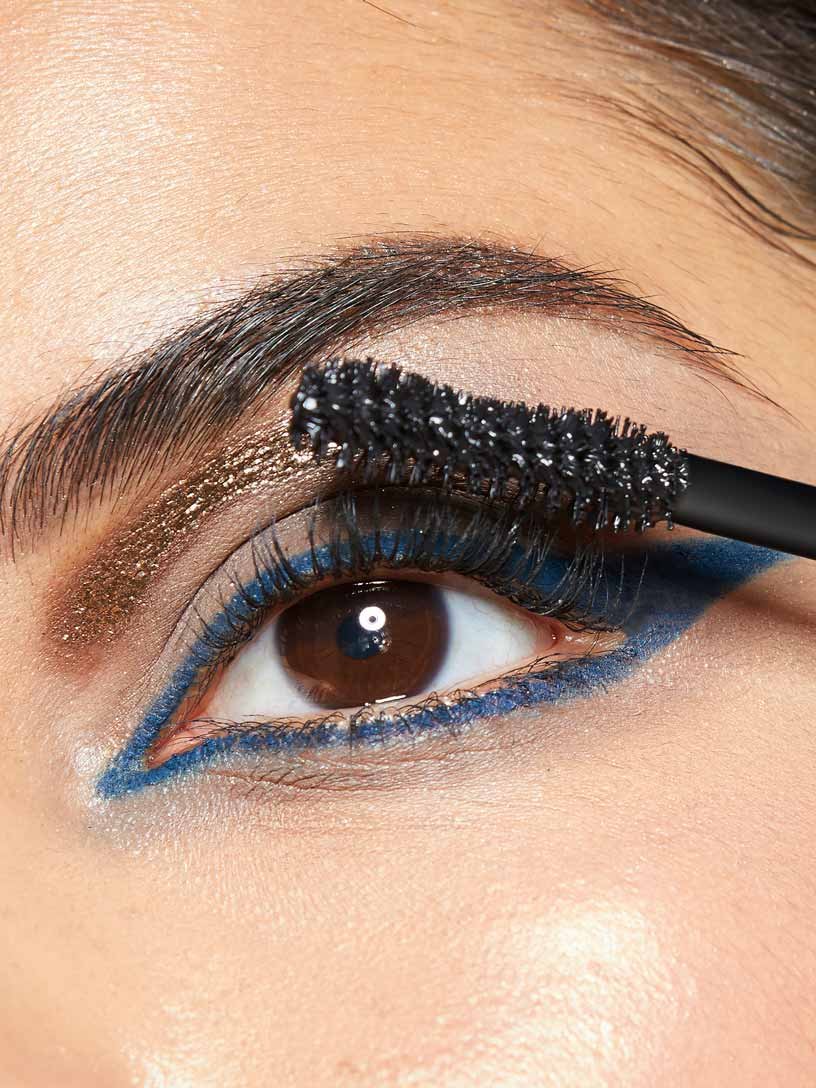 Cómo usar el delineador de ojos azul en 3 pasos sencillos, Maybelline