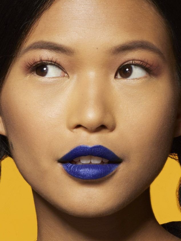 Cómo usar lápiz labial azul según cada tono de piel, Maybelline